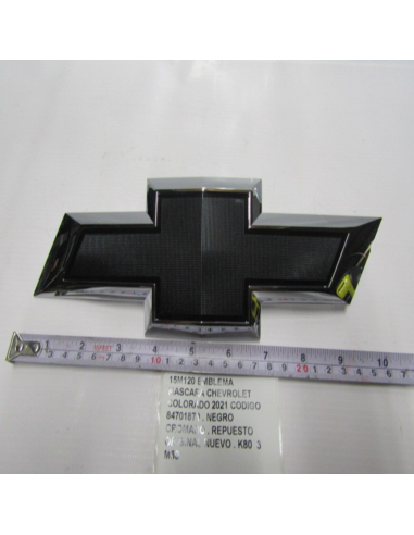 EMBLEMA MASCARA CHEVROLET COLORADO 2021 CODIGO 84701879 . NEGRO CROMADO